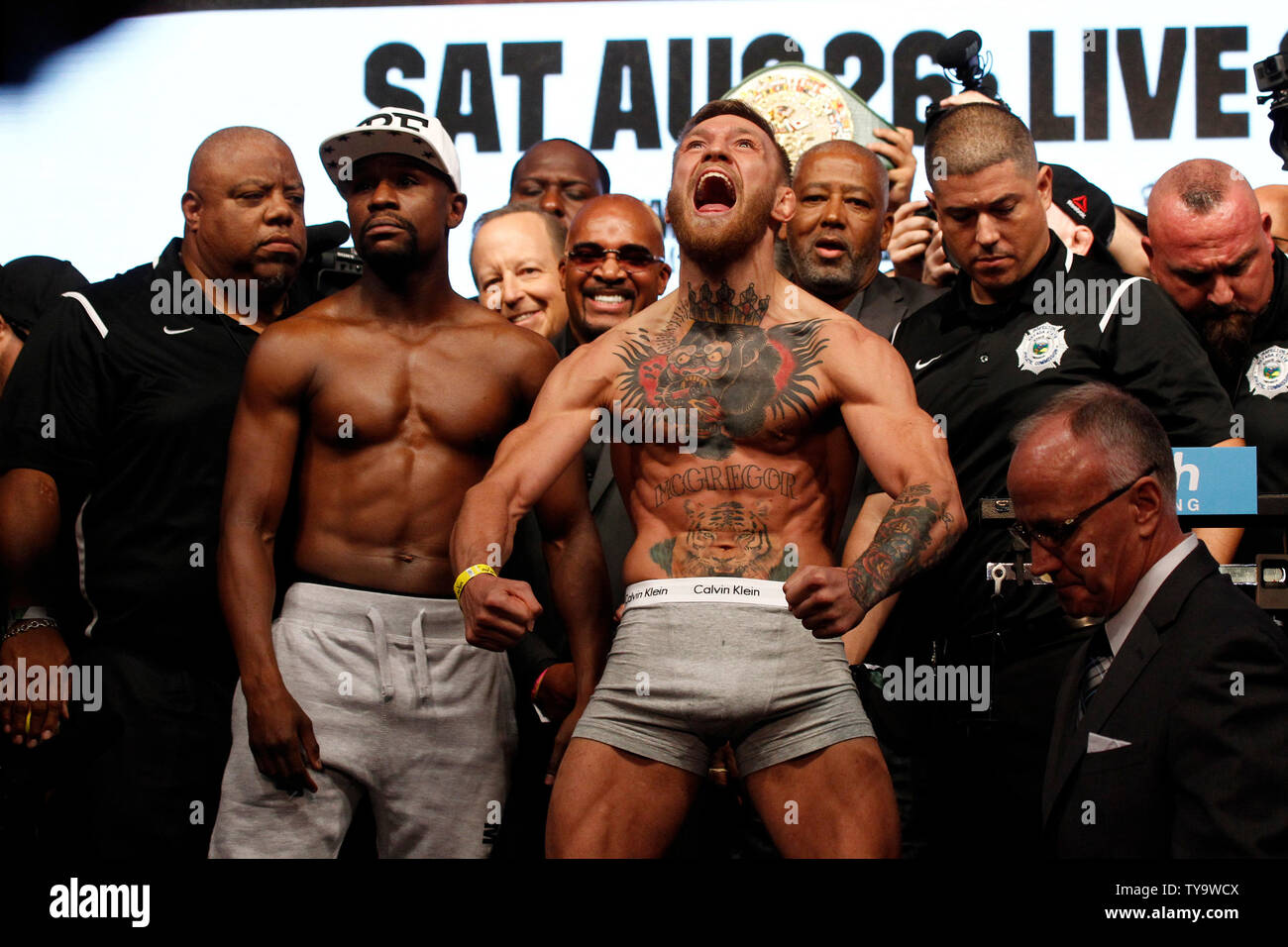 Ufc face off hi-res stock photography and images - Alamy