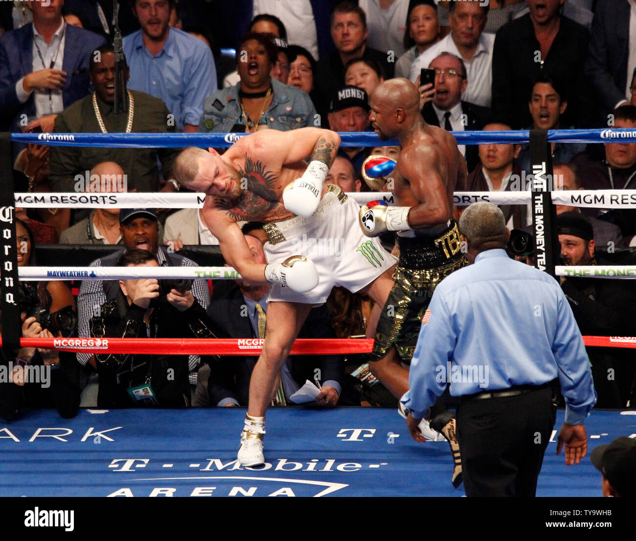 Right hand punch hi-res stock photography and images - Alamy