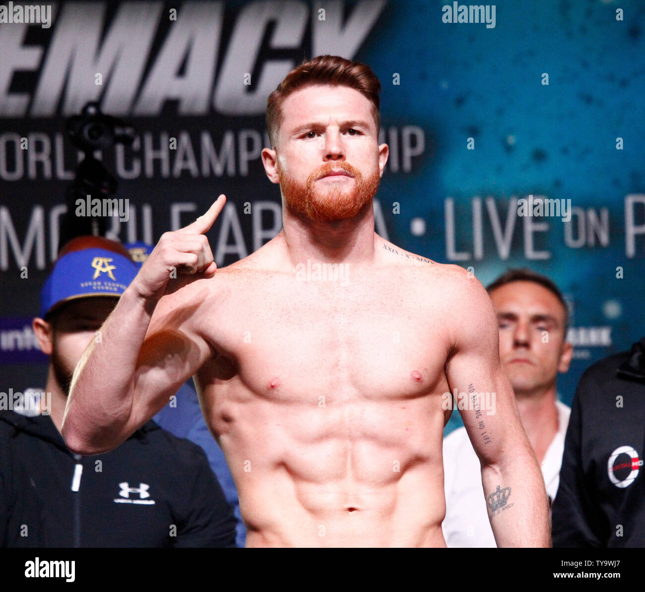 Canelo alvarez hi-res stock photography and images - Alamy