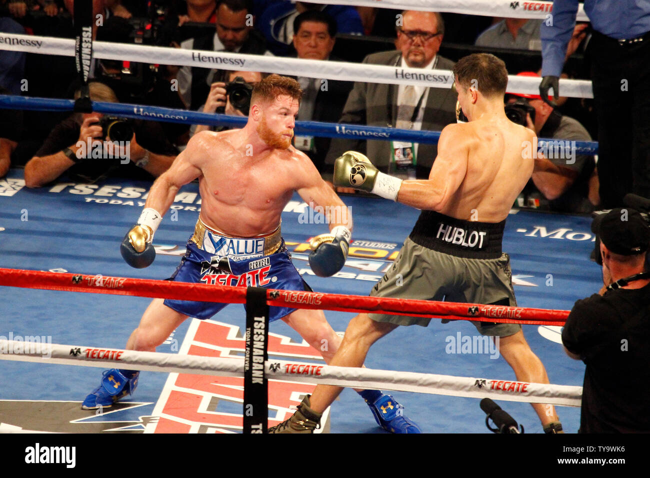 Canelo Alvarez attempts to throw a big right hand against Gennady ...