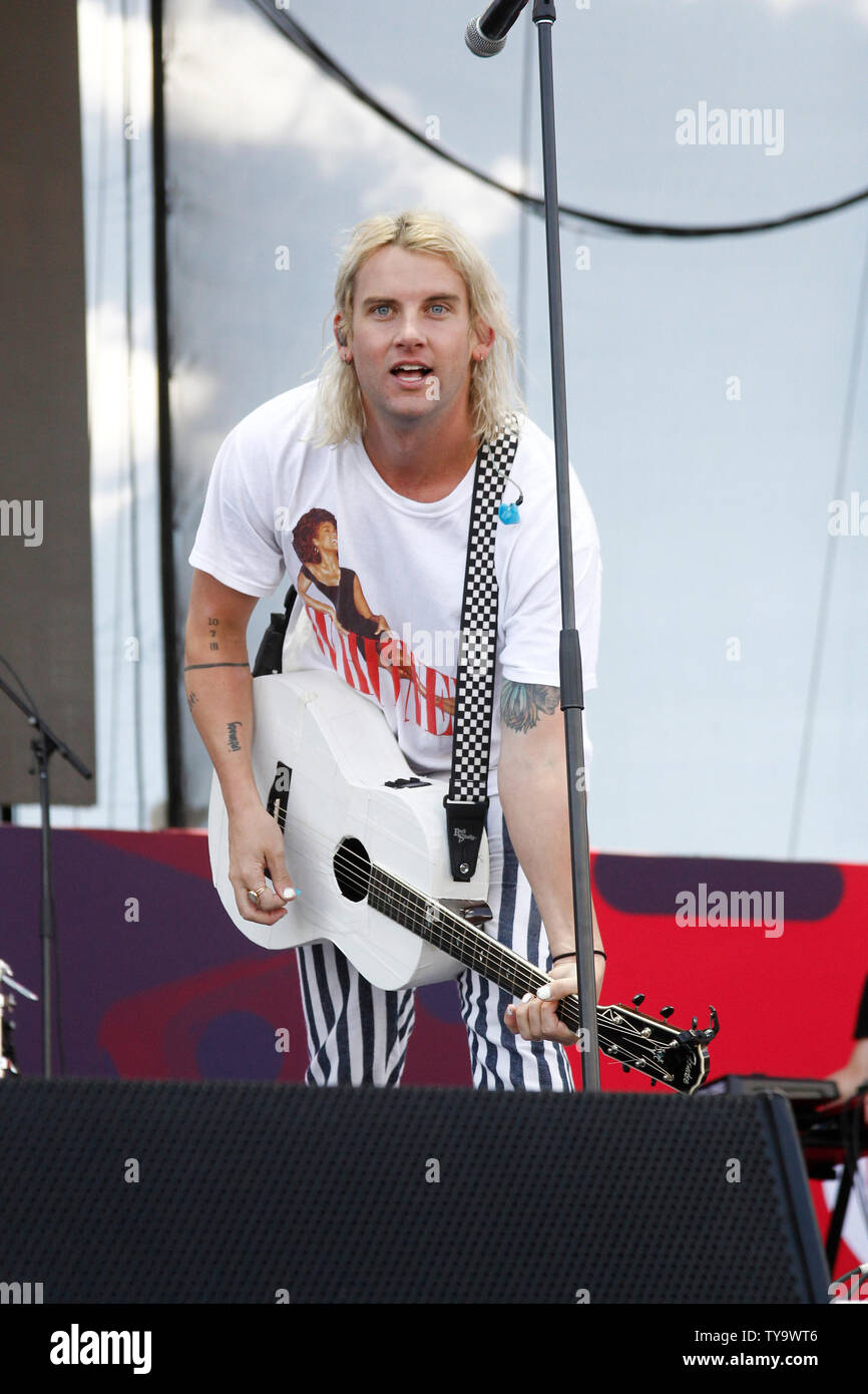 White lion lead singer - lasopawm