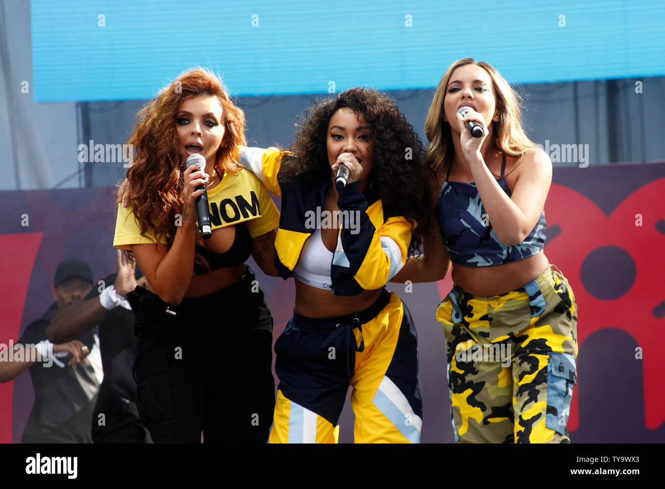 Little mix 2017 hi-res stock photography and images - Alamy