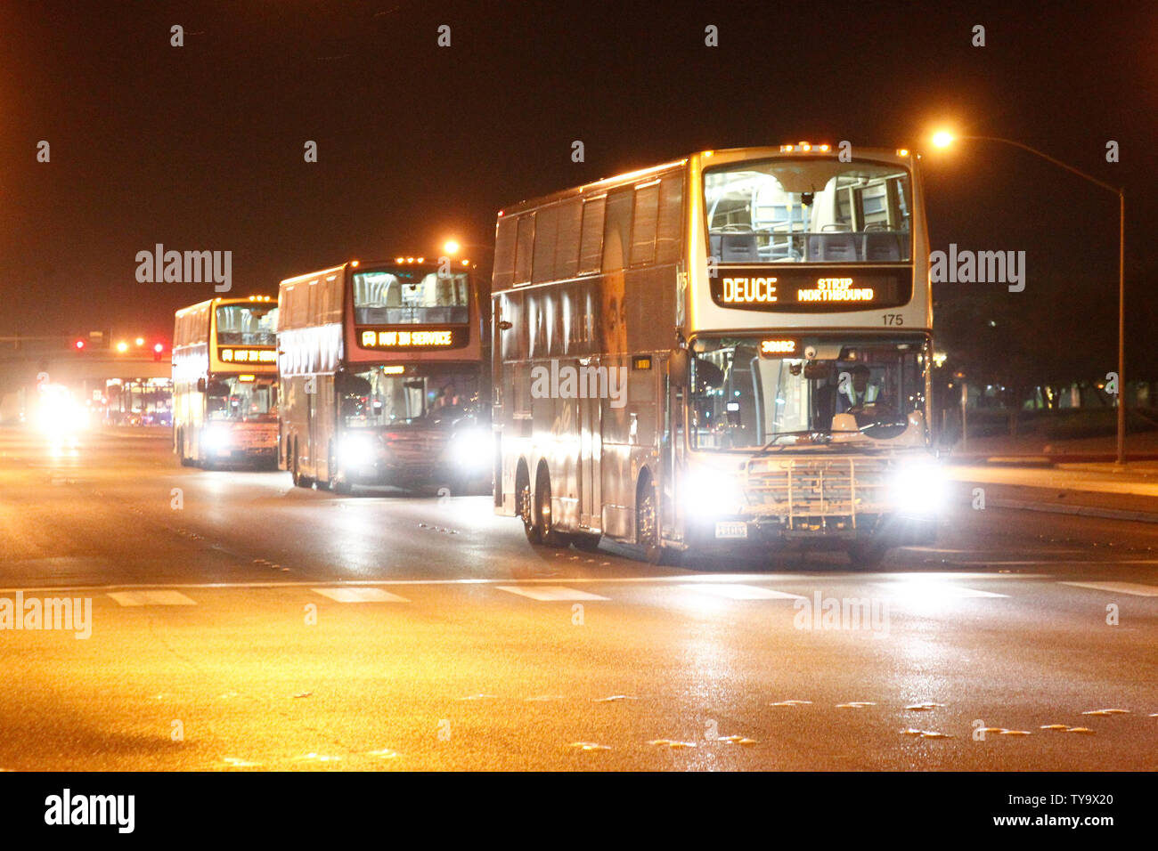 100 buses hi-res stock photography and images - Alamy