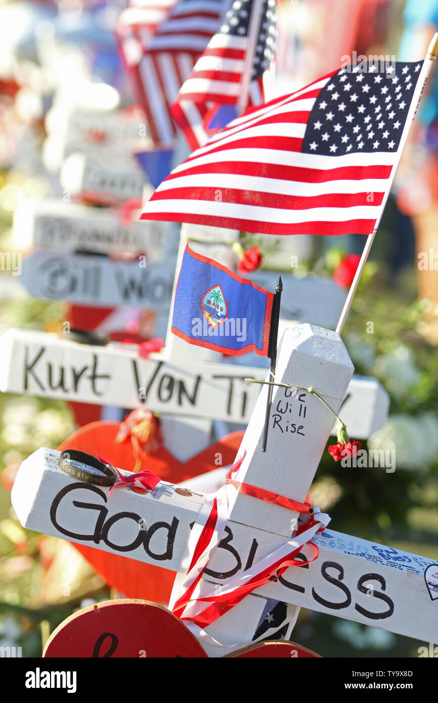 A memorial for the slain victims of the Route 91 Harvest mass shooting ...