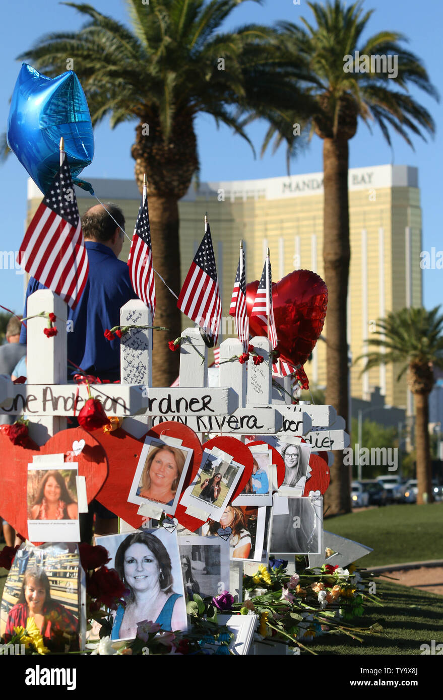 A memorial for the slain victims of the Route 91 Harvest mass shooting ...