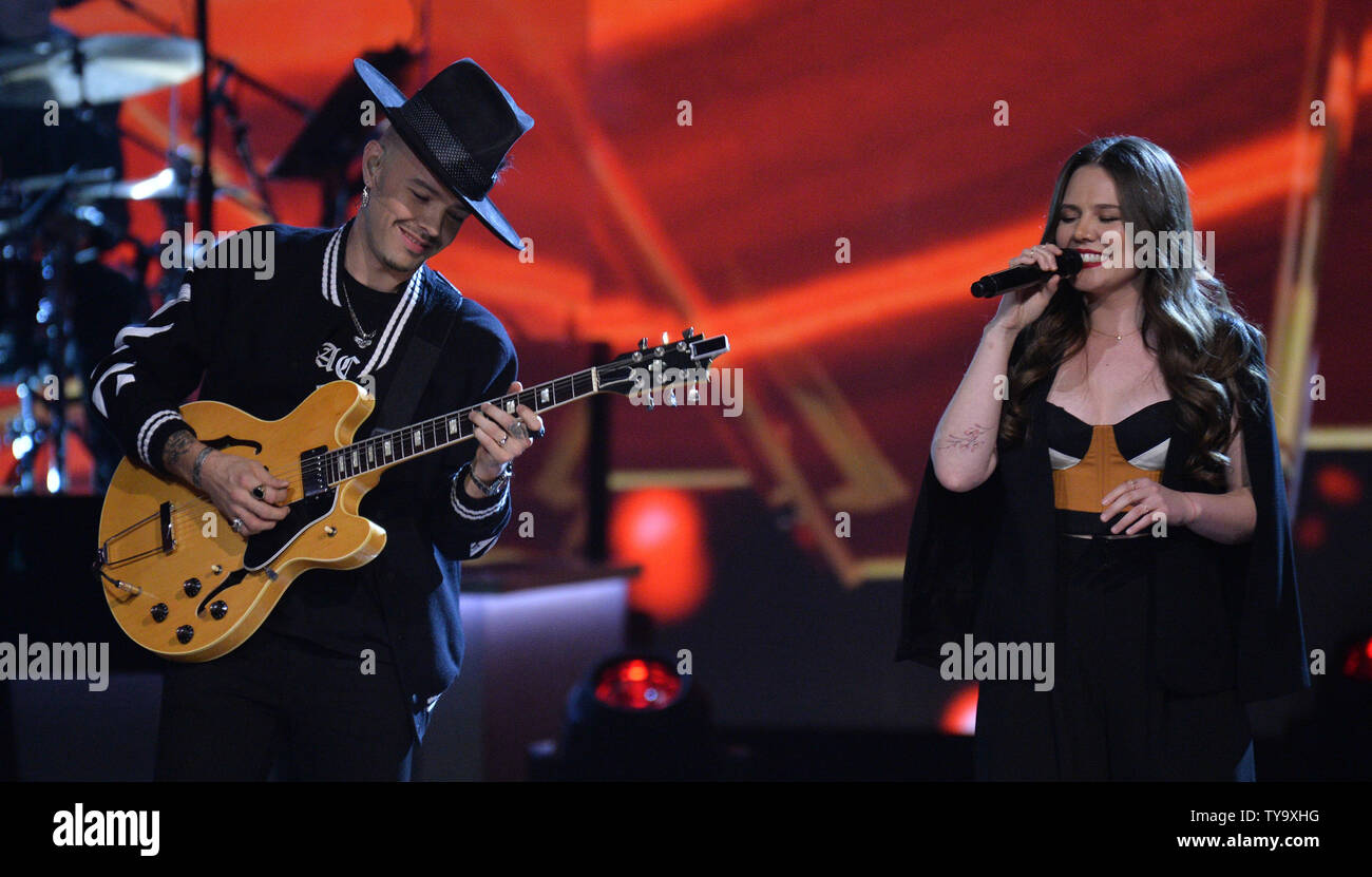 Jesse Huerta (L) and Joy Huerta of Jesse y Joy perform onstage at the ...