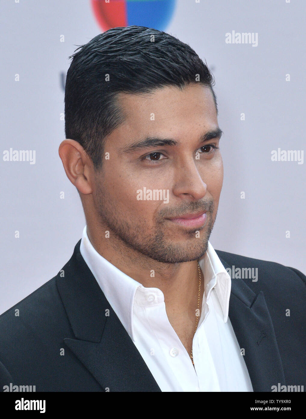 Actor Wilmer Valderrama arrives on the red carpet for the 18th annual ...