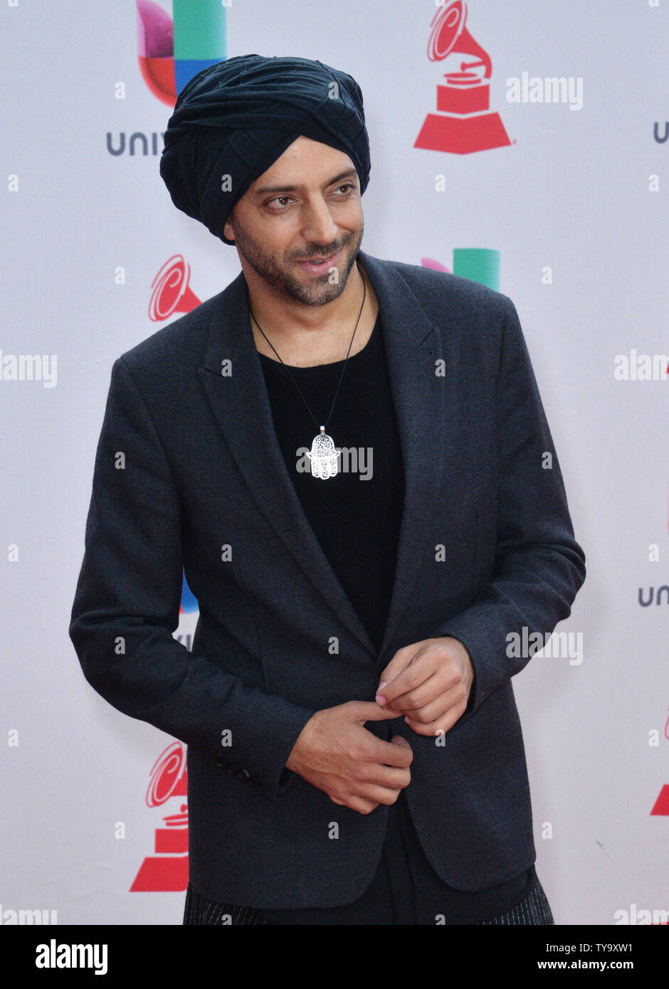 Israeli singer-songwriter Idan Raichel arrives on the red carpet for ...