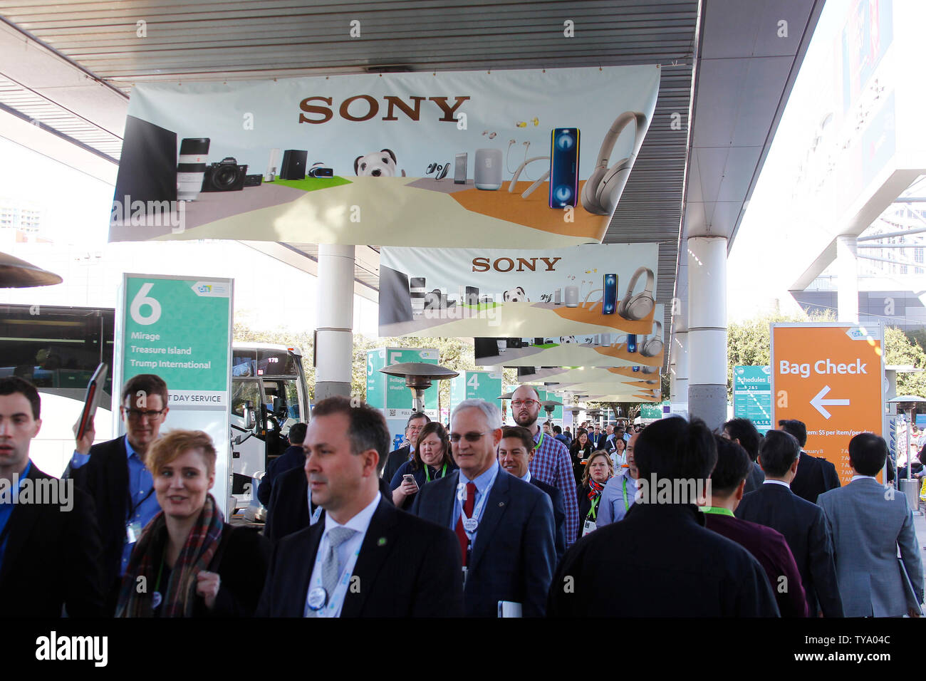 Digital advertising banners hi-res stock photography and images - Alamy