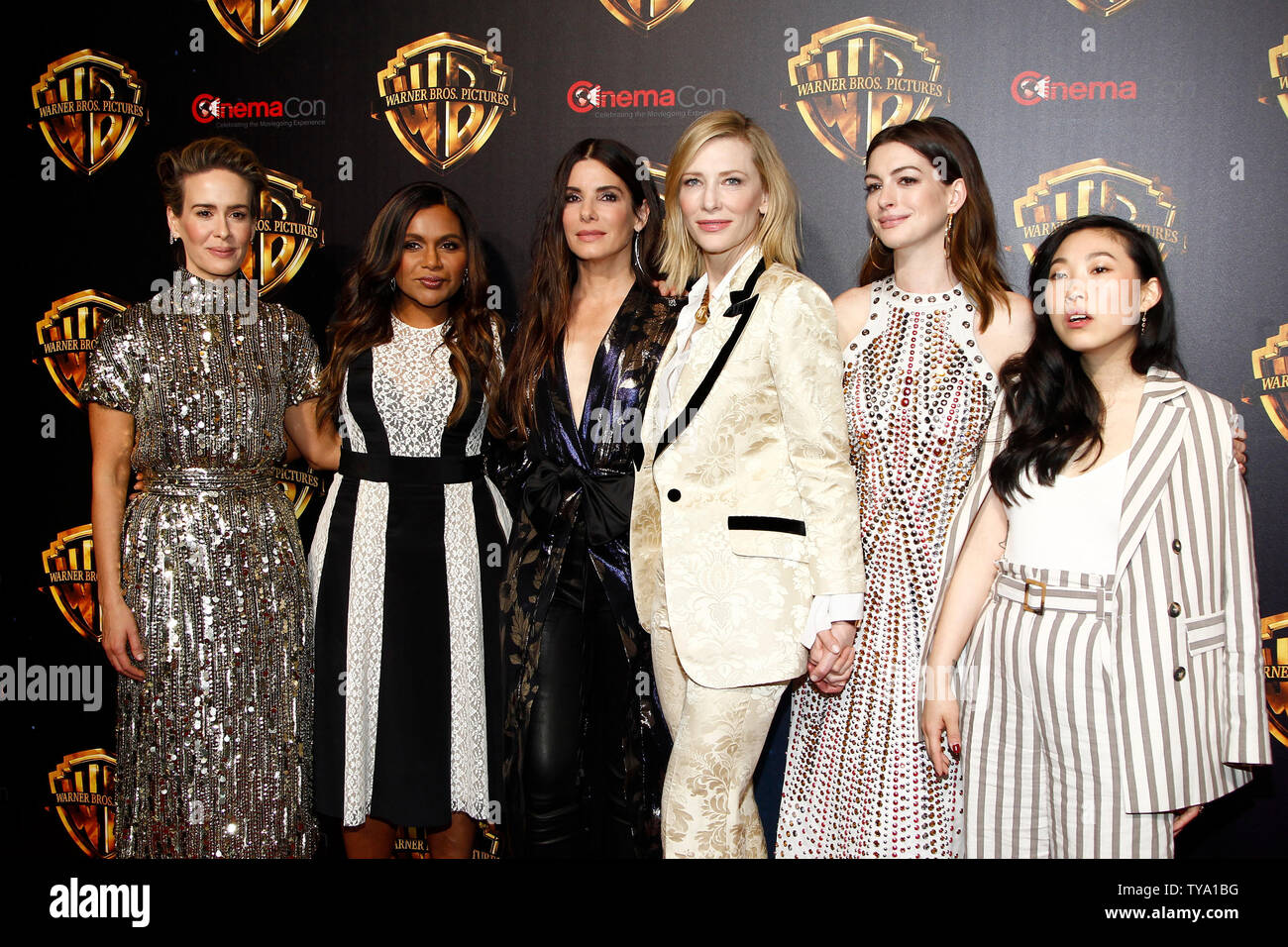 'Ocean's 8' cast members Sarah Paulson, Mindy Kaling, Sandra Bullock ...