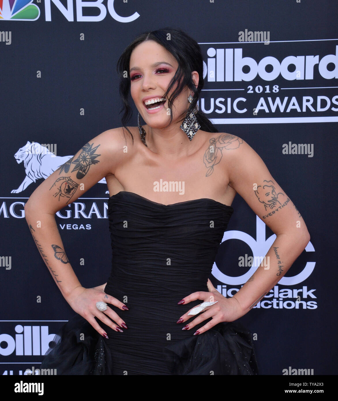 Recording artist Halsey arrives for the 2018 Billboard Music Awards at ...