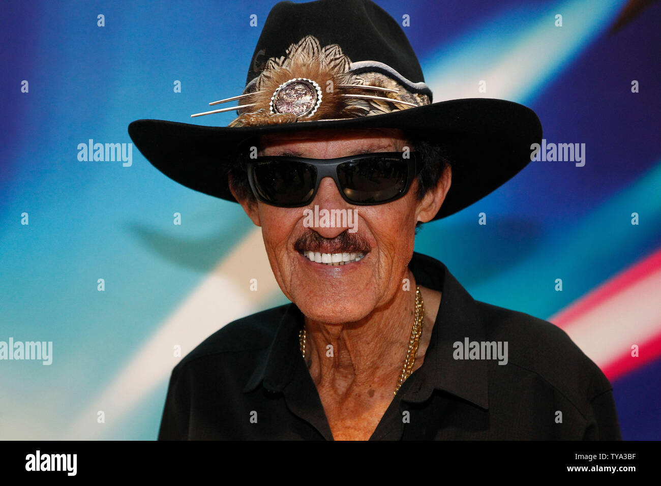 Autograph booth hi-res stock photography and images - Alamy