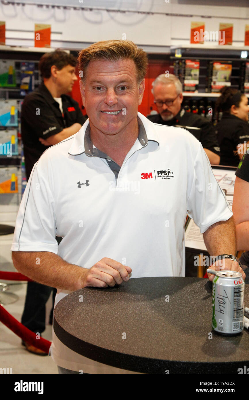 Reality tv star and automobile designer, Chip Foose meets with fans ...