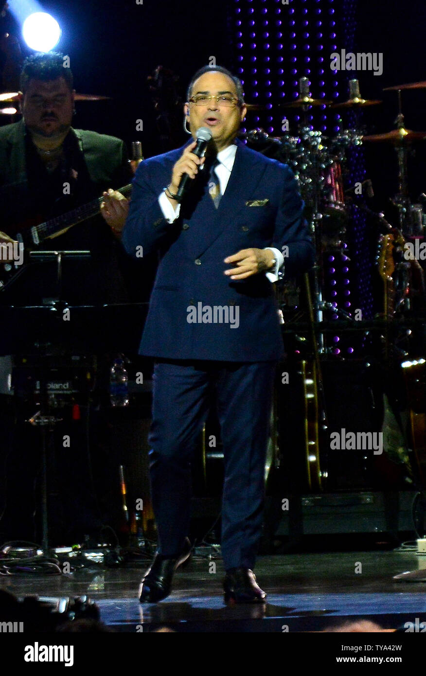 Gilberto Santa Rosa performs "Bendita Tu Luz" onstage at the Latin ...