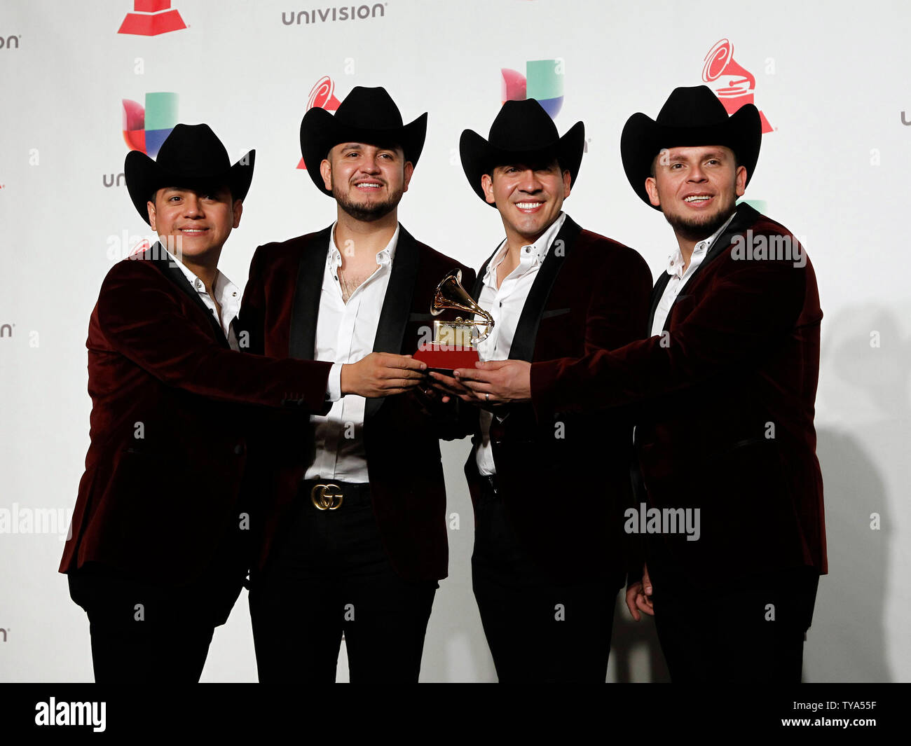 Calibre 50 best norteno album hi-res stock photography and images - Alamy
