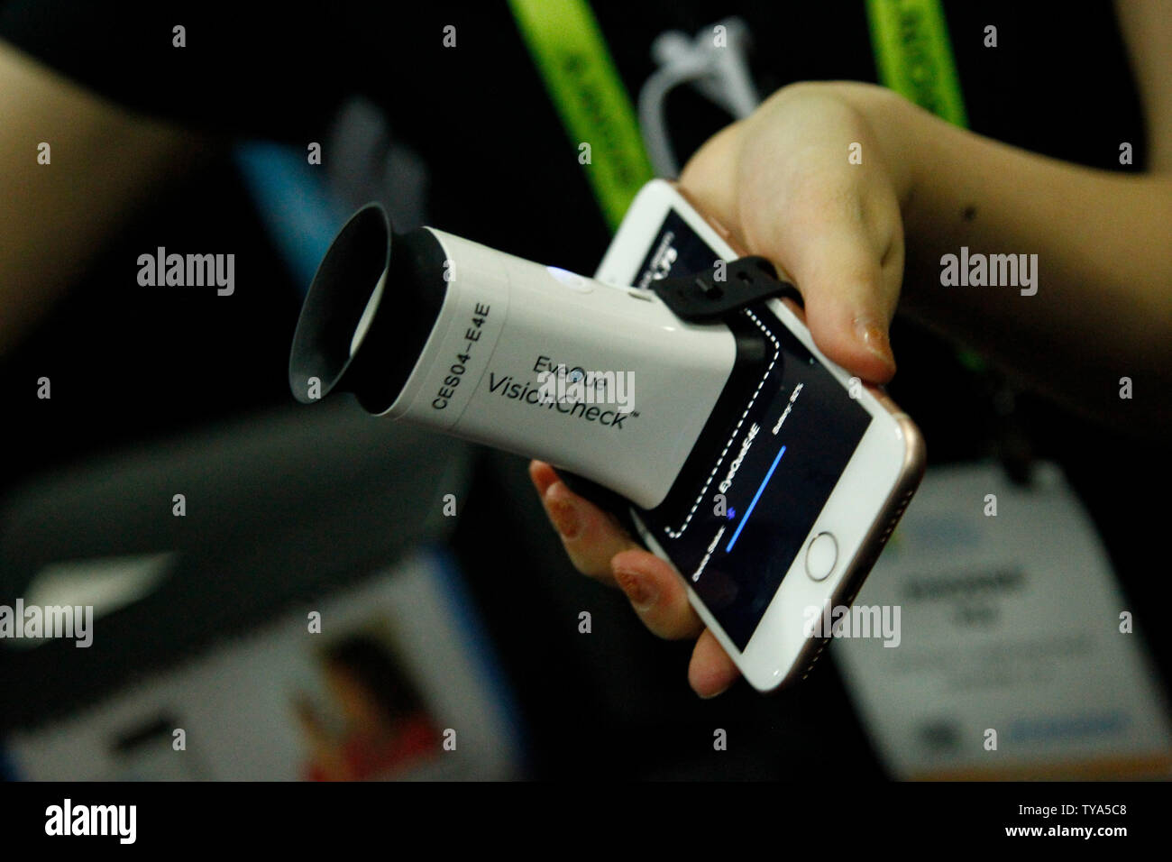 The EyeQue VisionCheck, the World's First Automated At-Home Eye Test ...