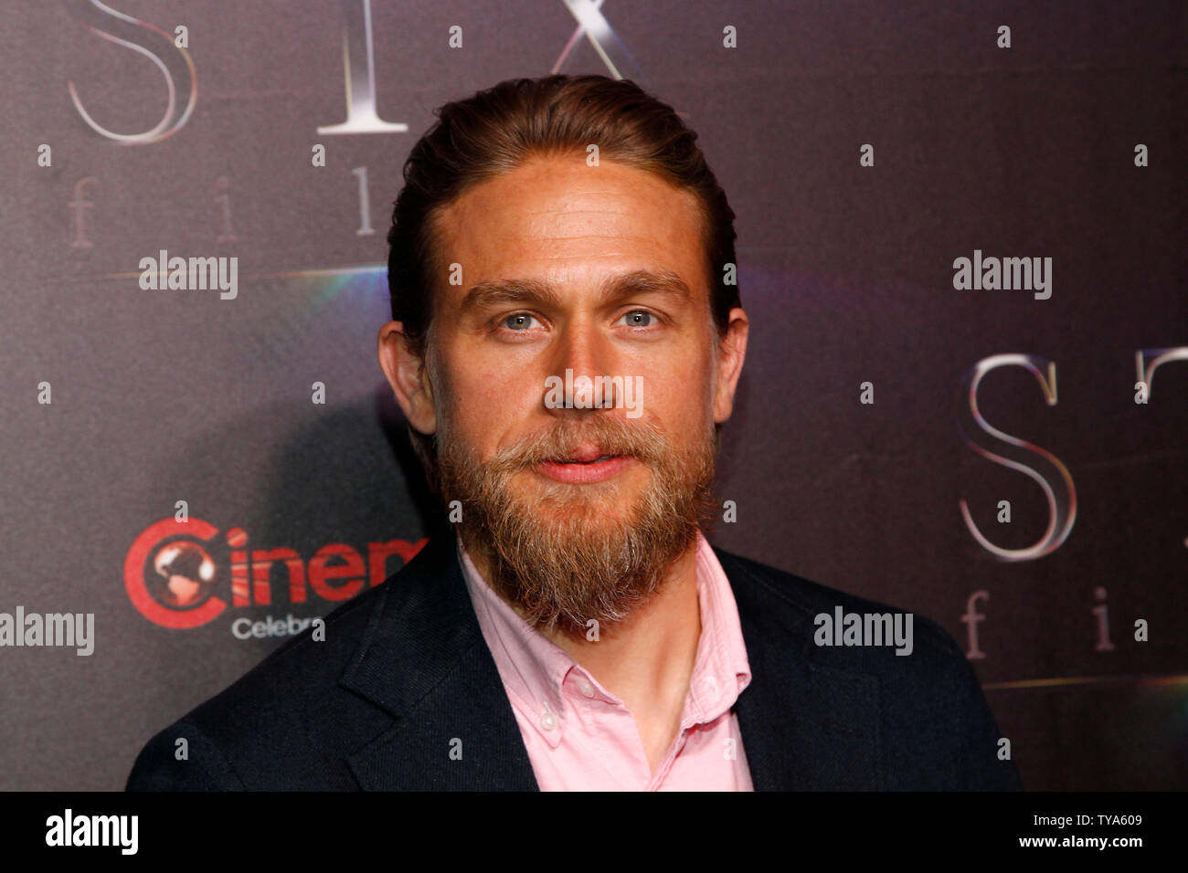 Charlie hunnam red carpet hi-res stock photography and images - Alamy