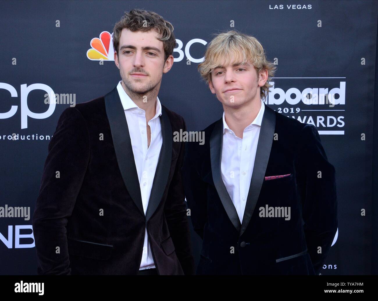 Rocky Lynch (L) and Ross Lynch arrive for the 2019 Billboard Music ...