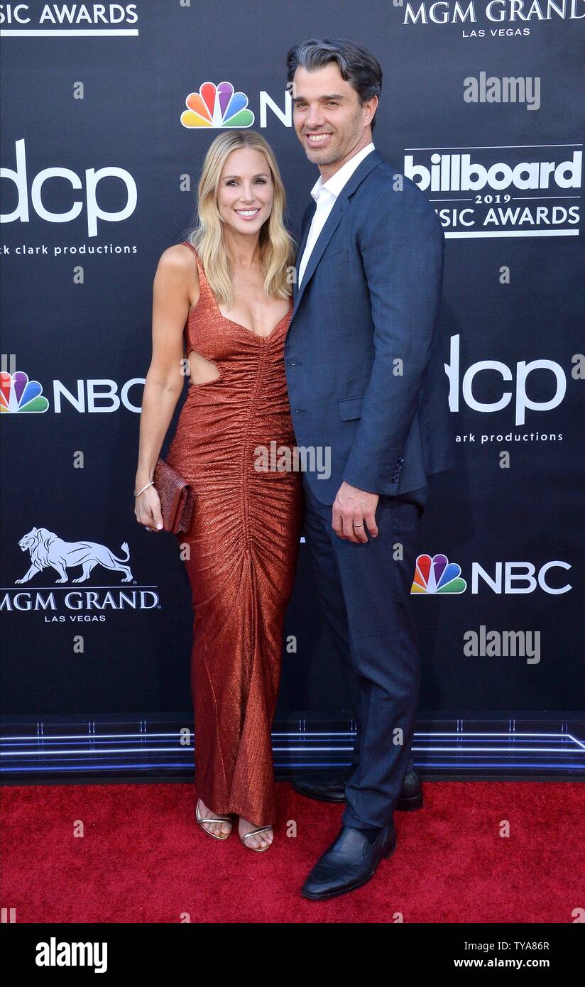 Brooke Mahan and Mike Mahan arrive for the 2019 Billboard Music Awards ...