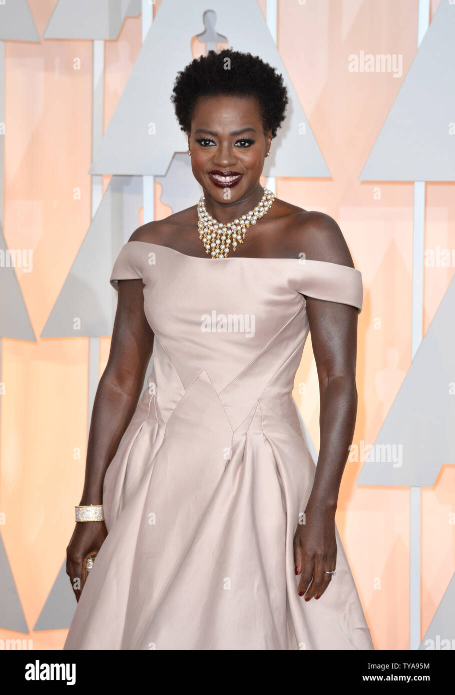 Viola Davis arrives on the red carpet at the 87th Academy Awards at the ...
