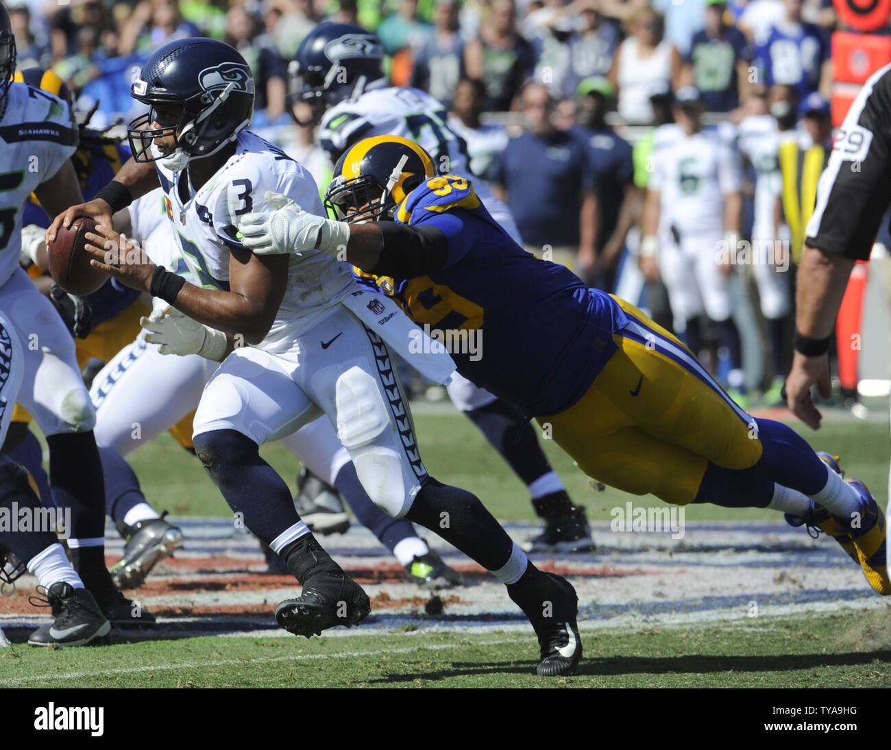 Los Angeles Rams defensive tackle Aaron Donald tackles Seattle Seahawks ...