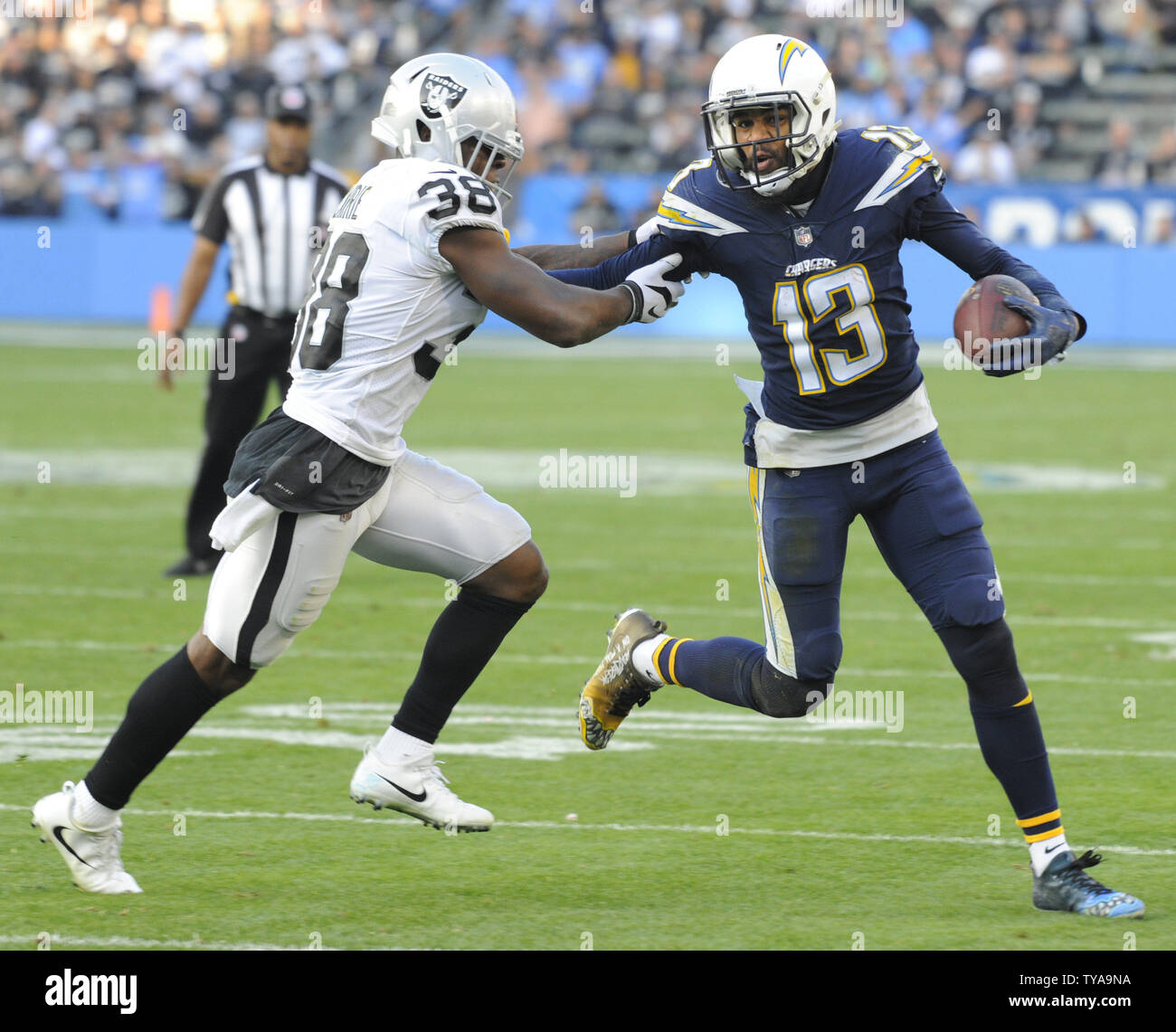 Los Angeles Chargers' Keenan Allen runs for a gain as Oakland Raiders ...