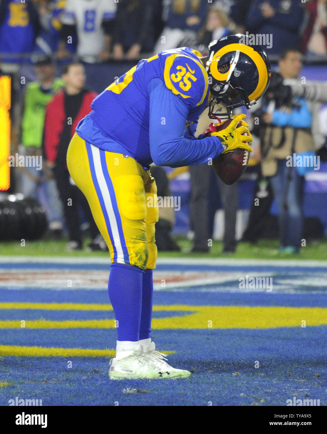 Los Angeles Rams running back C.J. Anderson celebrates his touchdown in ...