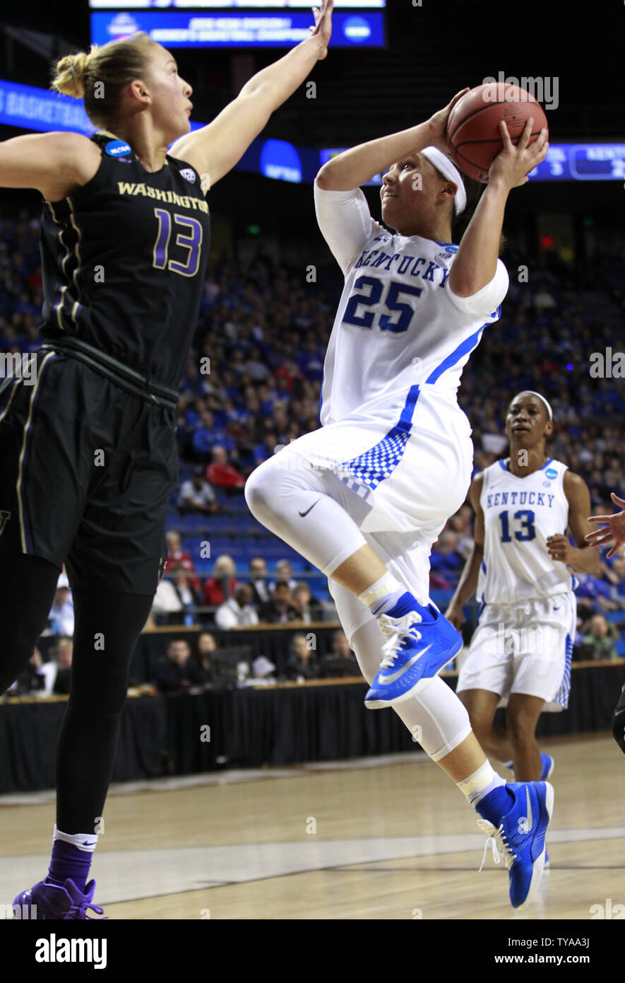 Kentucky Wildcats' Makayla Epps (25) fights to get her shot off under ...