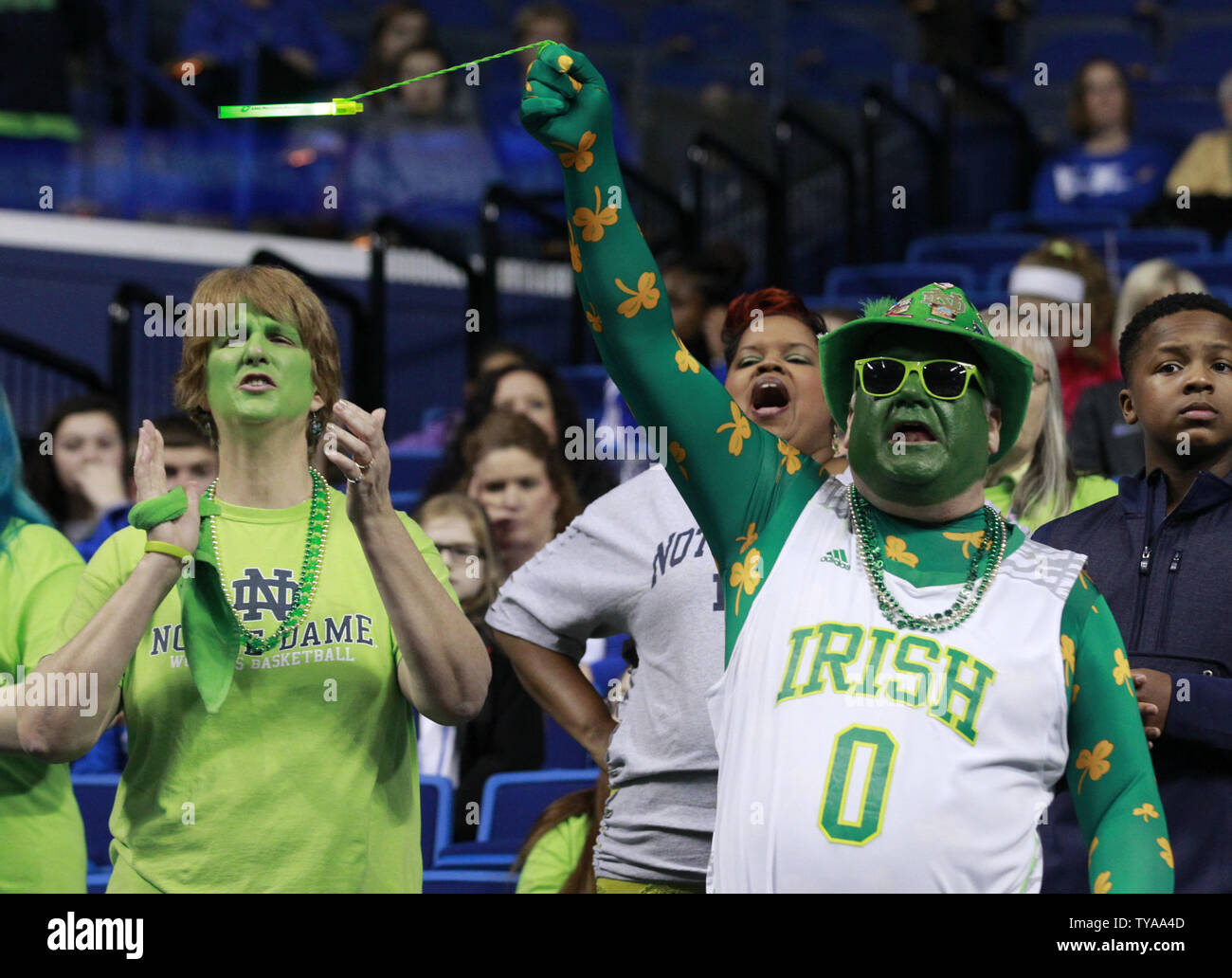 Notre dame fighting irish fans hi-res stock photography and images - Alamy