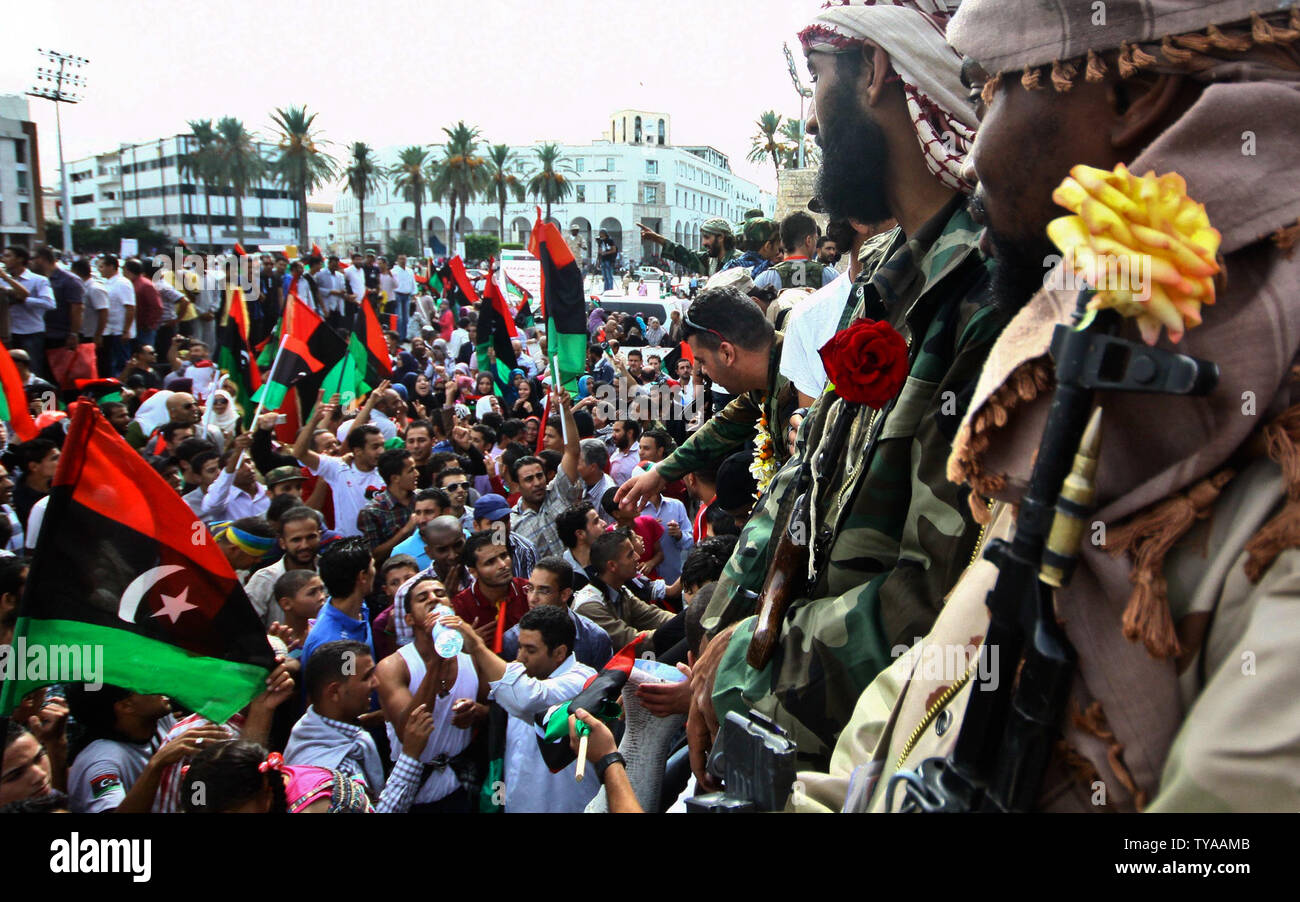 Flowers are in the guns of the Libyan National Transitional Council ...