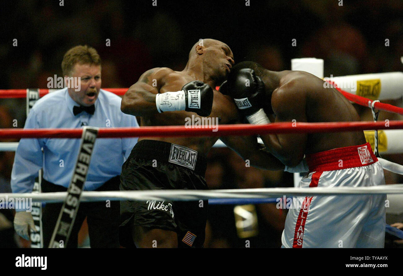 Mike tyson boxing hi-res stock photography and images - Alamy