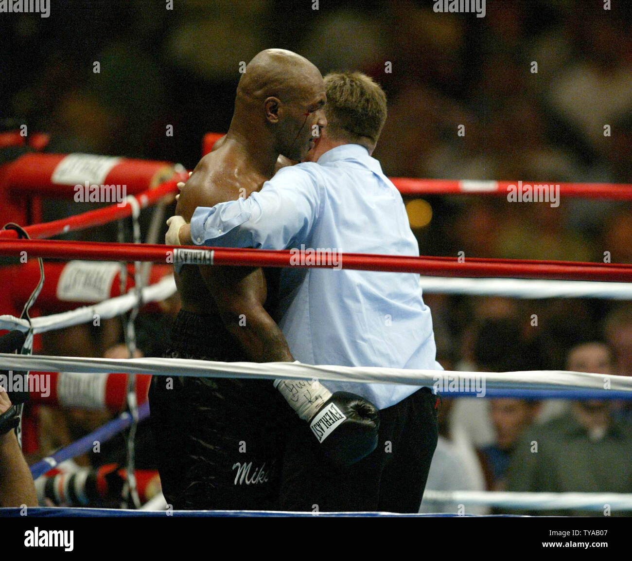 Mike Tyson was KO'd by Englands Danny Williams in the 4th round at ...