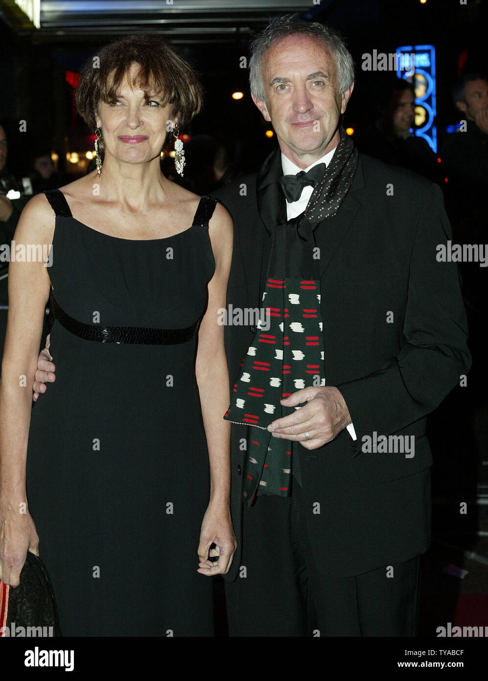 Jonathan pryce and wife hi-res stock photography and images - Alamy