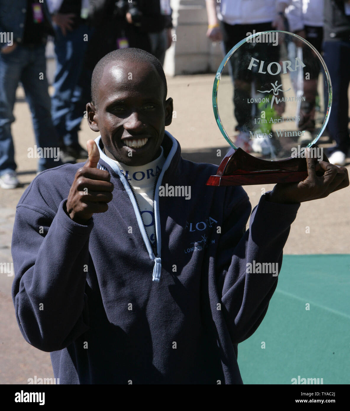 Flora london marathon 2005 hi-res stock photography and images - Alamy