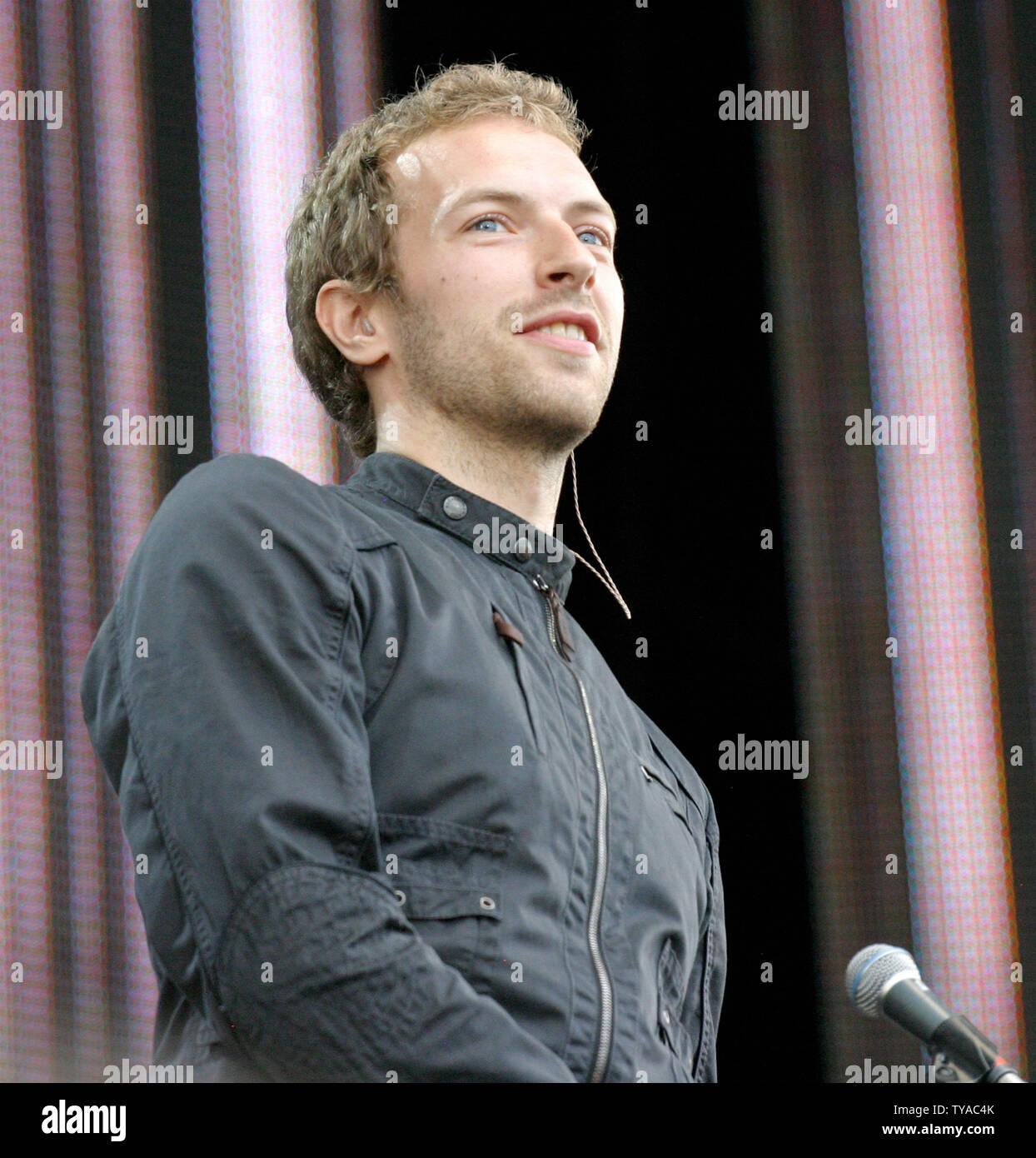 Coldplay Live 2003 Chris Martin