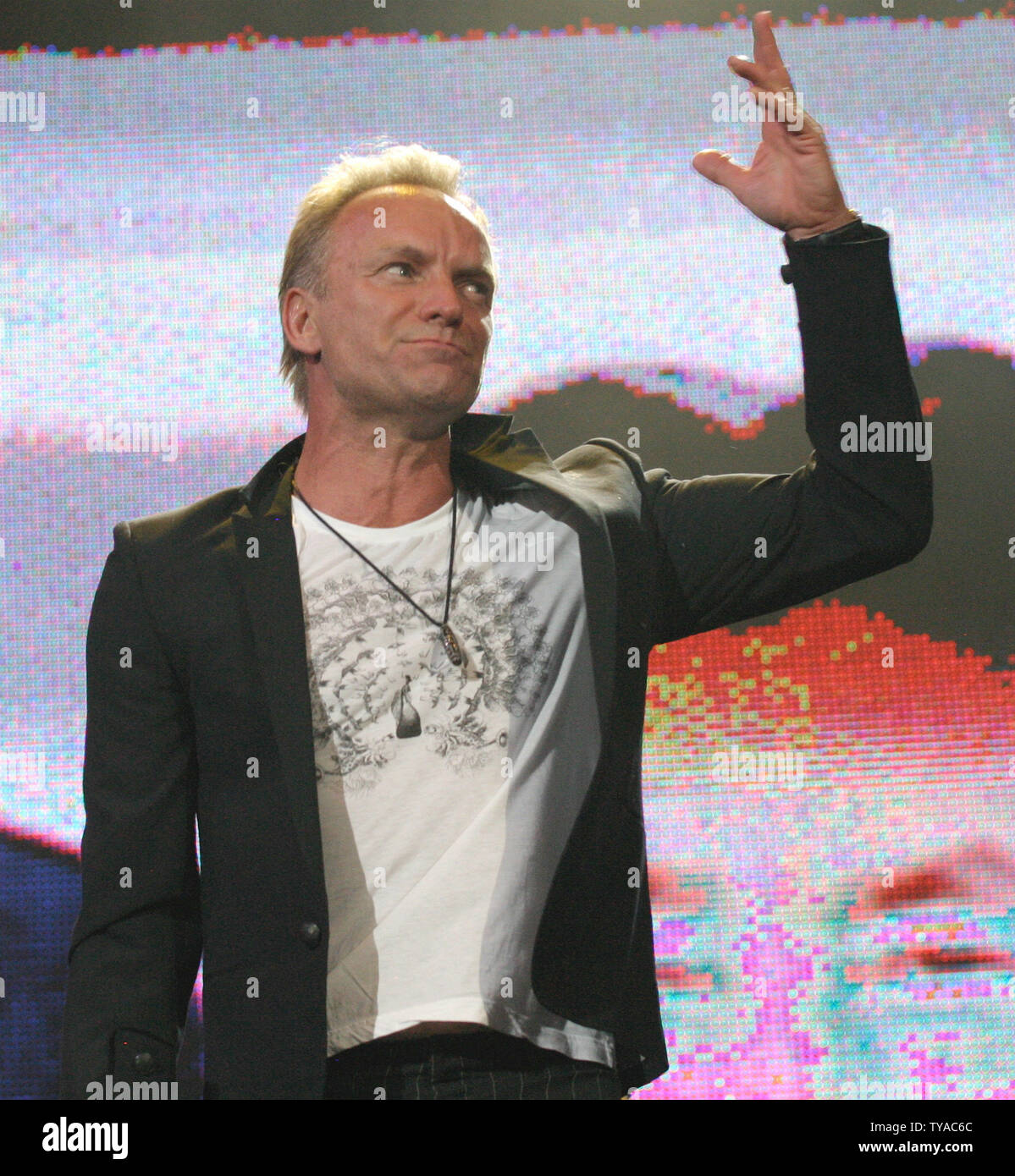 Live 8 concert hyde park hi-res stock photography and images - Alamy