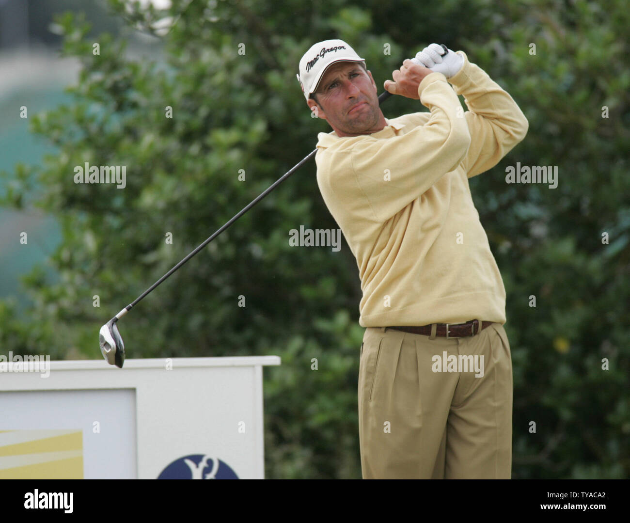 Golfer drives ball hi-res stock photography and images - Alamy
