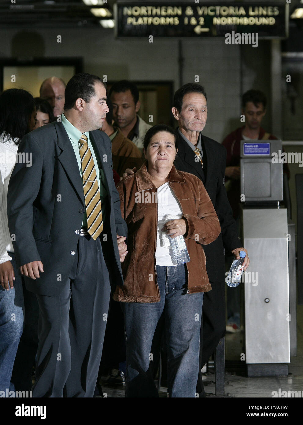 Stockwell london underground station hi-res stock photography and ...