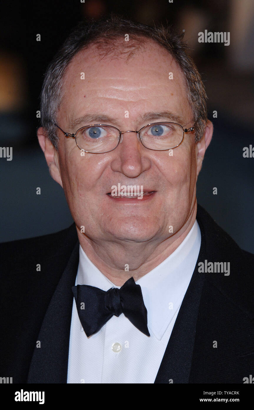 Chronicles of narnia actor hi-res stock photography and images - Alamy