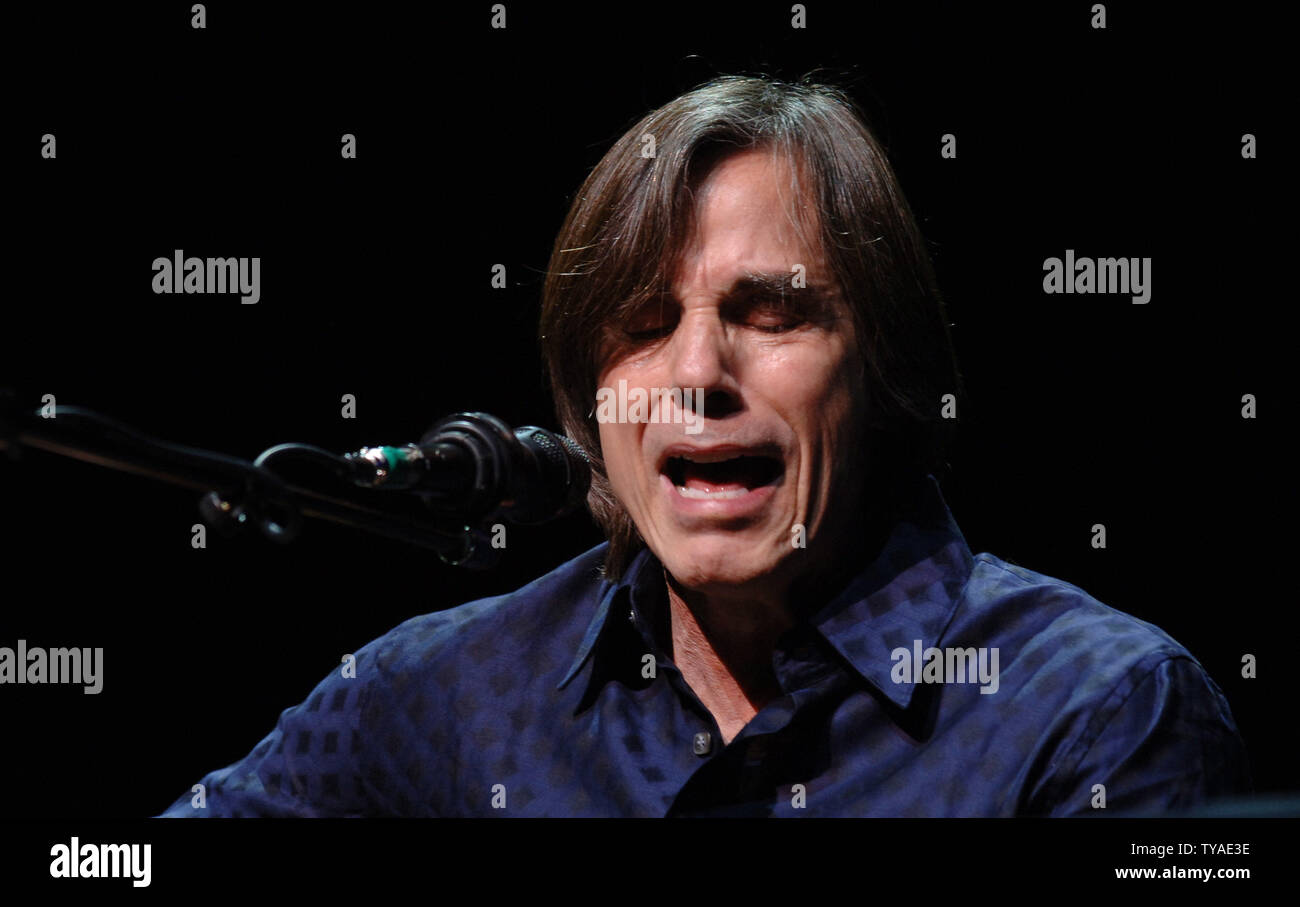 Jackson browne singer hi-res stock photography and images - Alamy