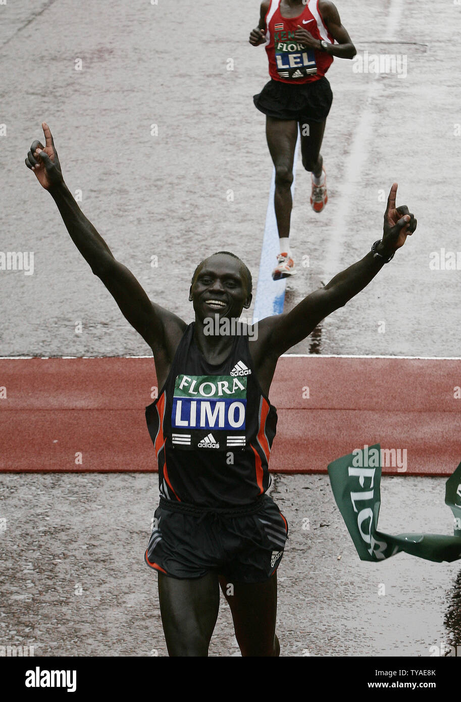 London Marathon 2006 High Resolution Stock Photography and Images - Alamy