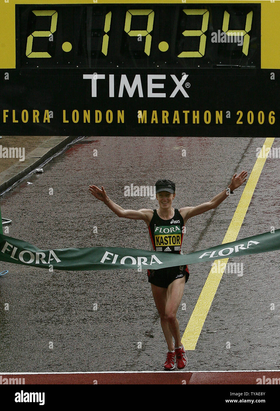 London Marathon 2006 High Resolution Stock Photography and Images - Alamy
