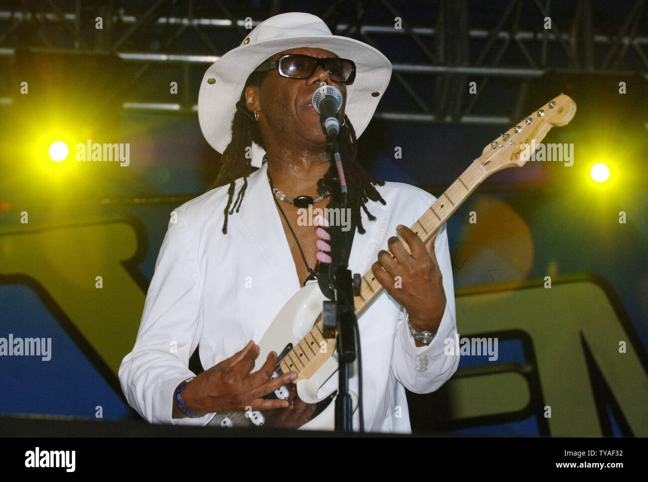 Chic band performs hi-res stock photography and images - Alamy
