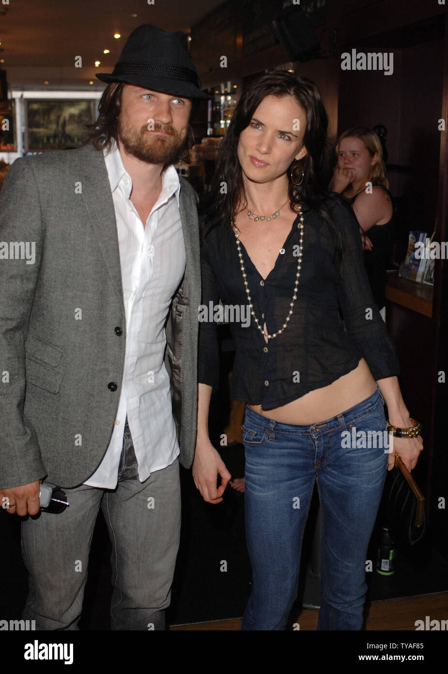 Martin Henderson Wife