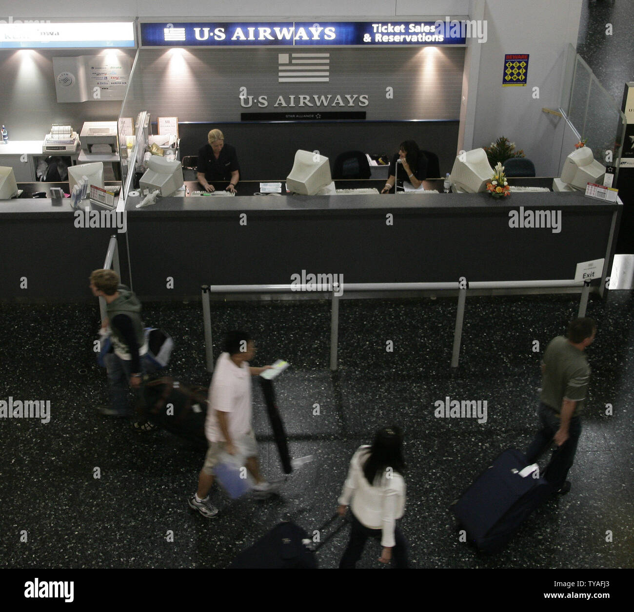 Back gatwick airport hi-res stock photography and images - Alamy