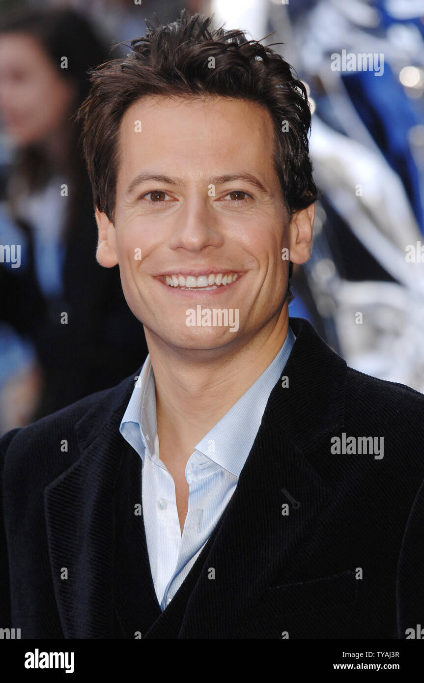 Actor ioan gruffudd hi-res stock photography and images - Alamy