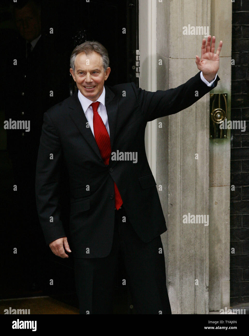 Tony blair june 27 2007 downing street hi-res stock photography and ...