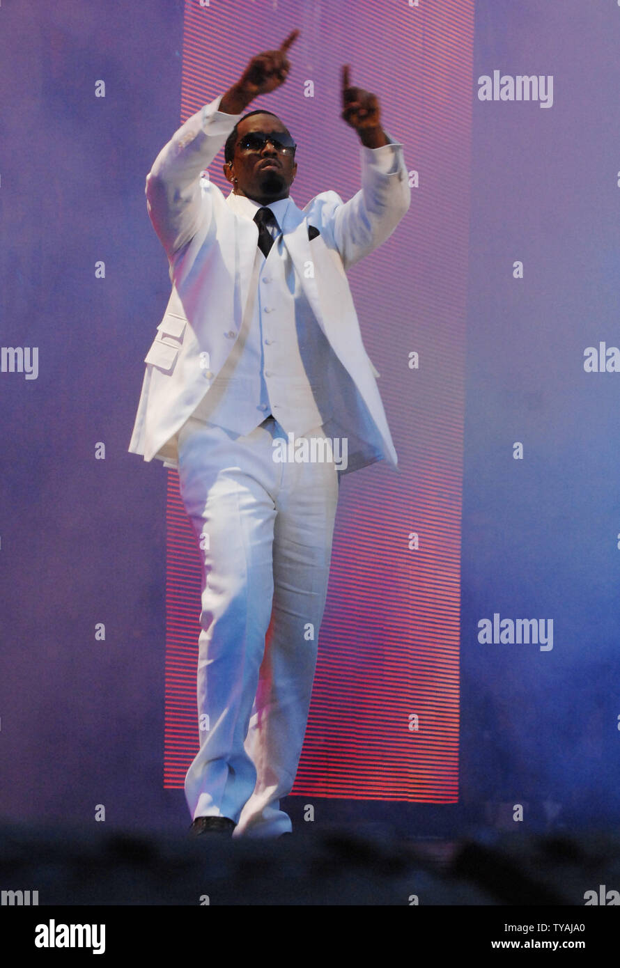 P diddy concert hi-res stock photography and images - Alamy