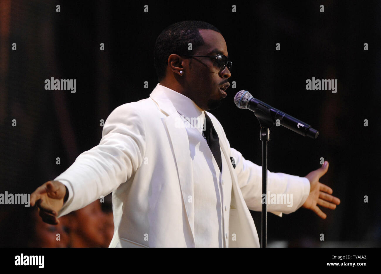 P diddy concert hi-res stock photography and images - Alamy