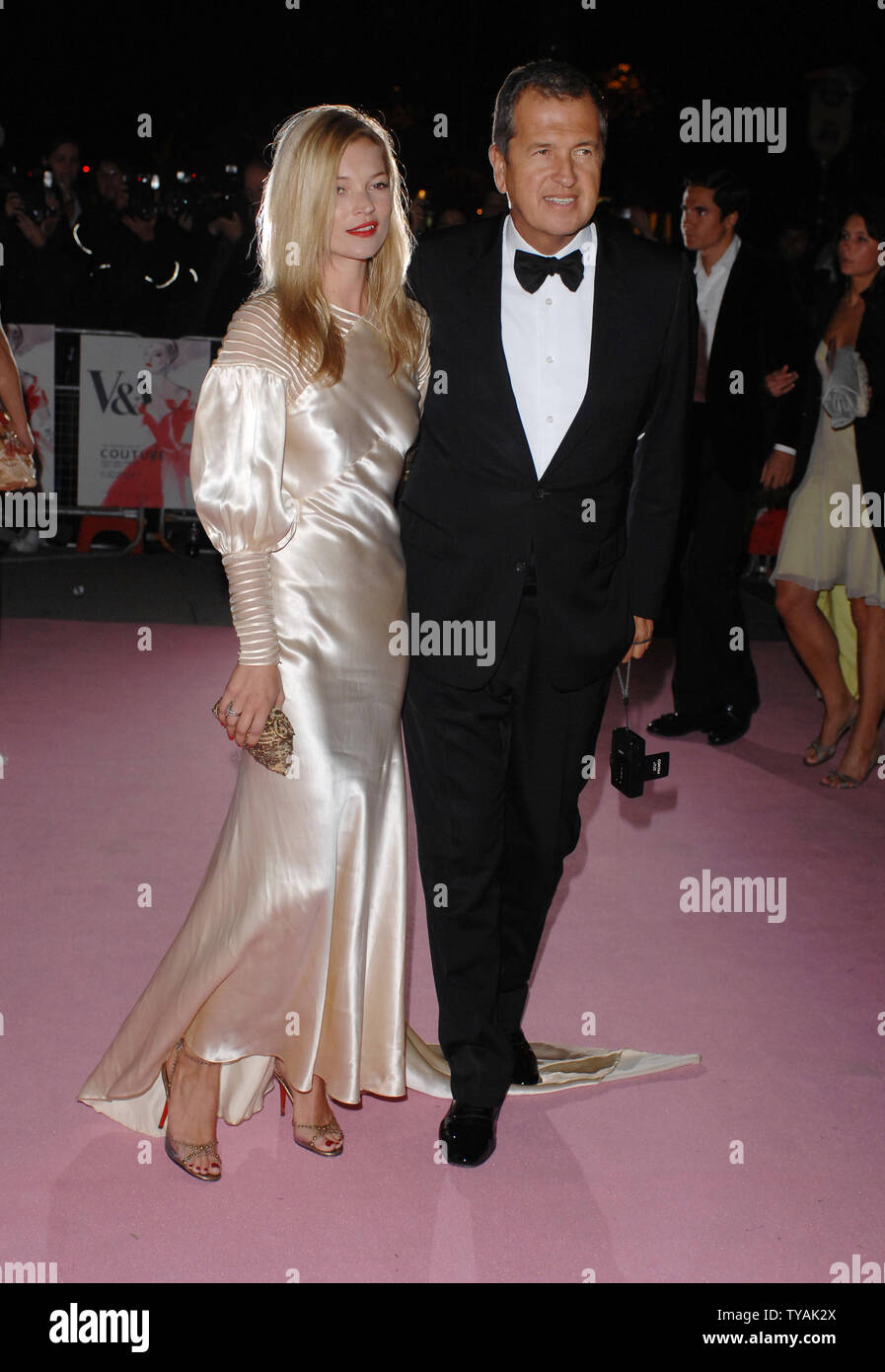 Kate moss mario testino hi-res stock photography and images - Alamy